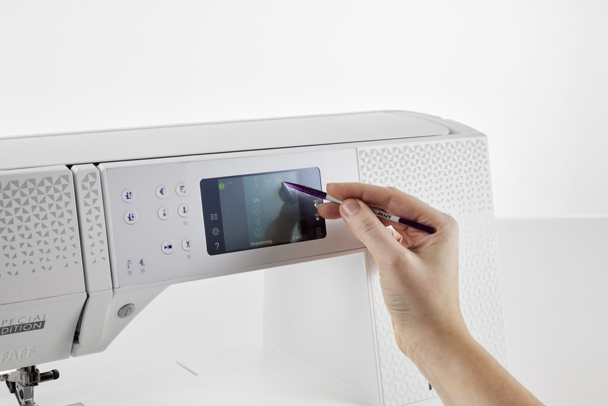 Pfaff expression 710 special edition